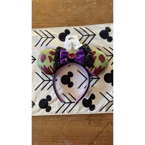 The Unbranded Brand | Accessories | Disney Snow White Evil Queen Poison ...
